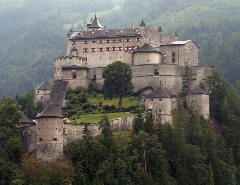 World’s Top 15 Famous Castles: Beautiful Masterpieces | World Famous Things