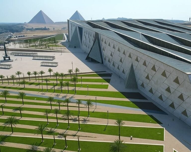 Top 10 Largest Museums in the World | World Famous Things