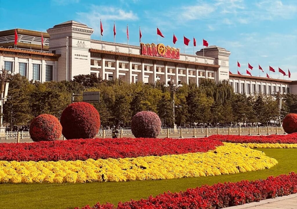 Top 10 Largest Museums in the World | World Famous Things