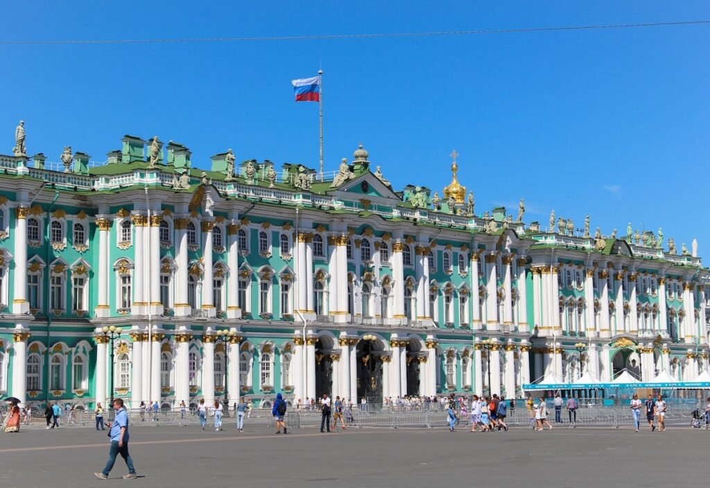 Top 10 Largest Museums in the World | World Famous Things