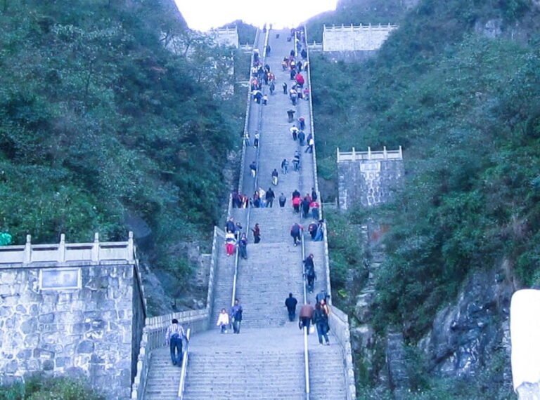 Heaven Gate China: A Journey to Tianmen Mountain | World Famous Things